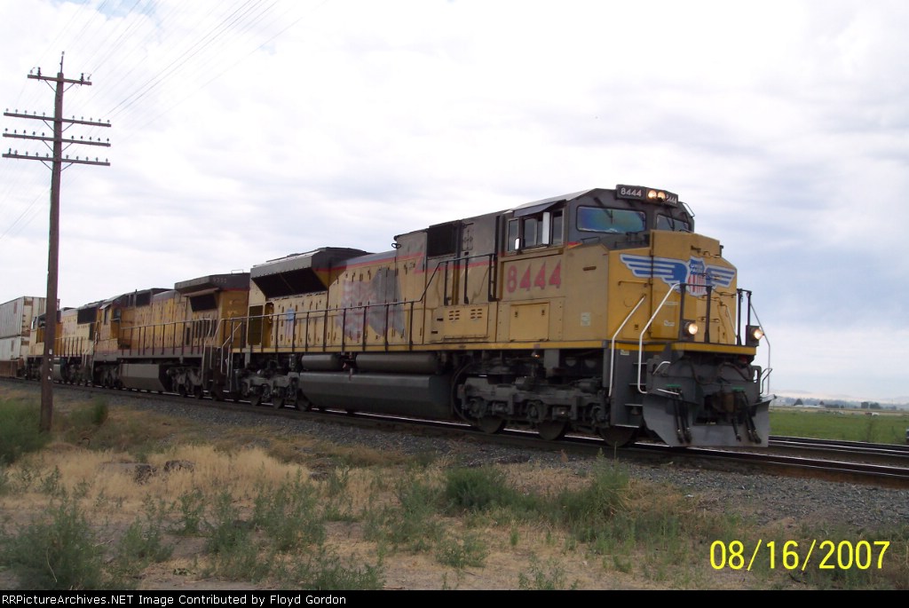 UP 8444 takes to siding